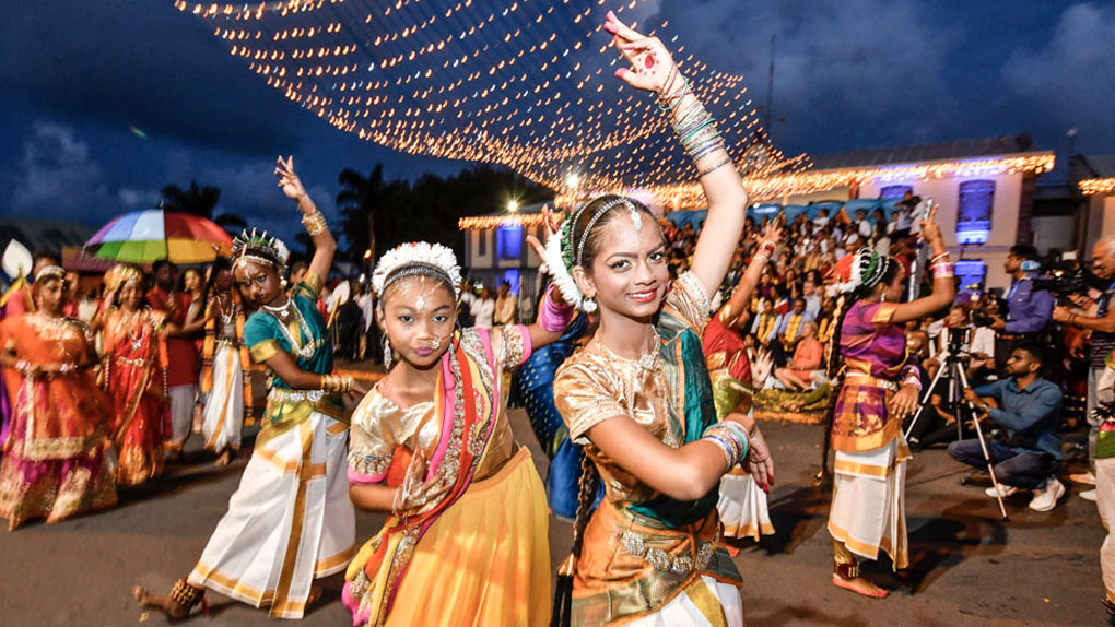 Dipavali: Retour en images sur ce show haut en couleurs