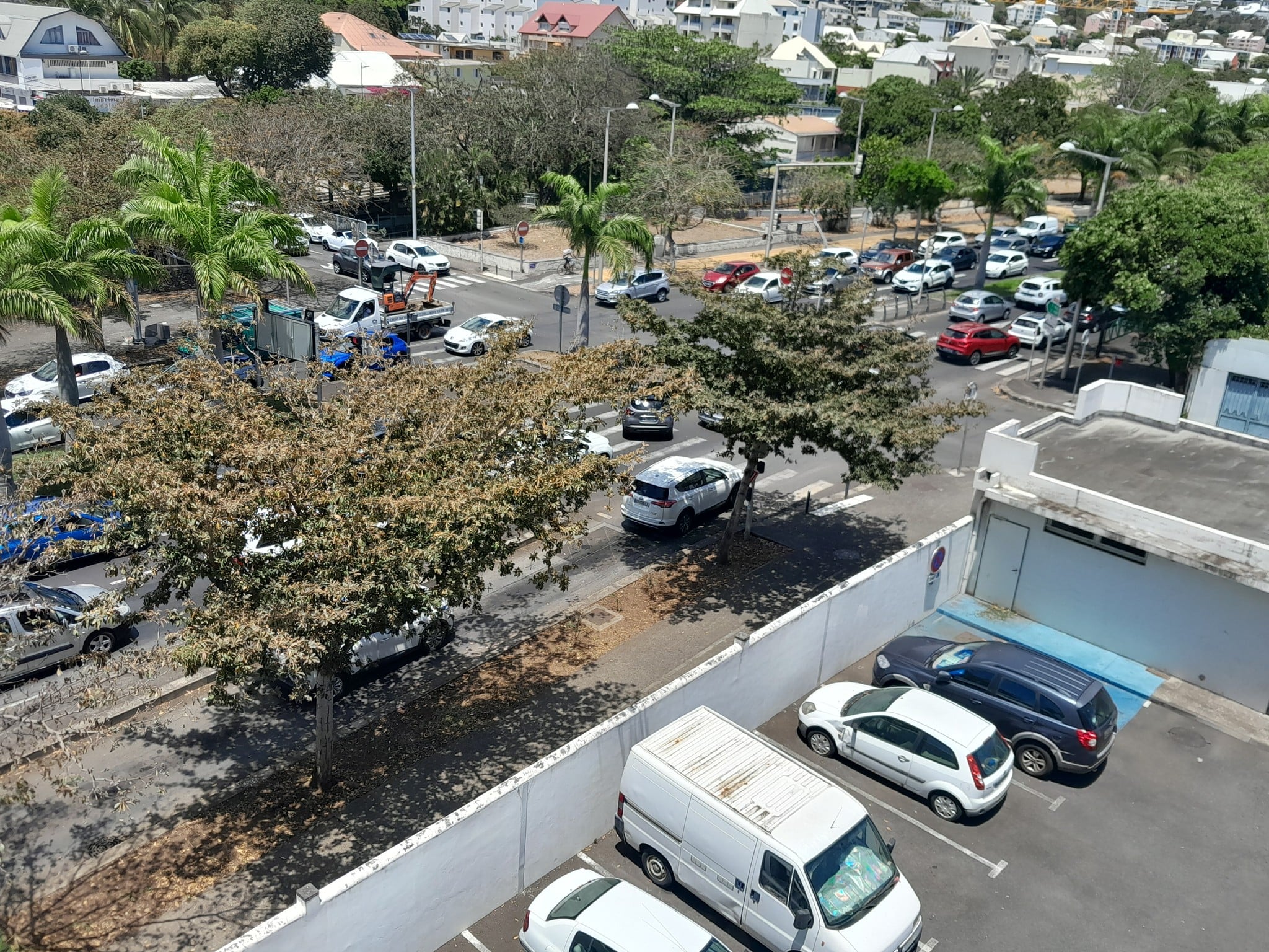 Embouteillage monstre sur le Boulevard Sud en direction de l'Ouest