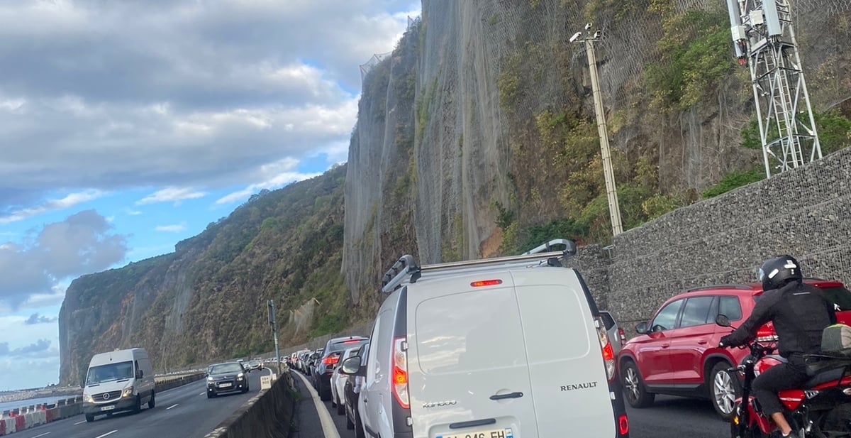 Accident sur la route du Littoral en direction de St-Denis, des ...