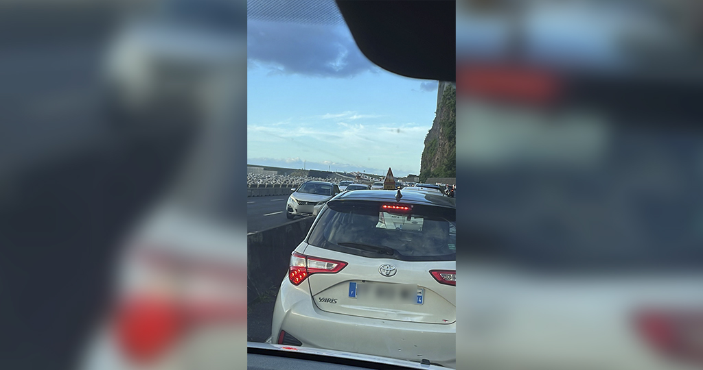 Embouteillages : St-Denis asphyxiée, 12 km de bouchons sur la Route du ...
