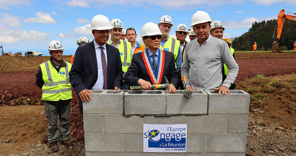 Pose de première pierre du barrage collinaire de Piton Sahales