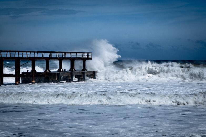 Météo : l’île placée en vigilance jaune pour vents forts et vagues ...
