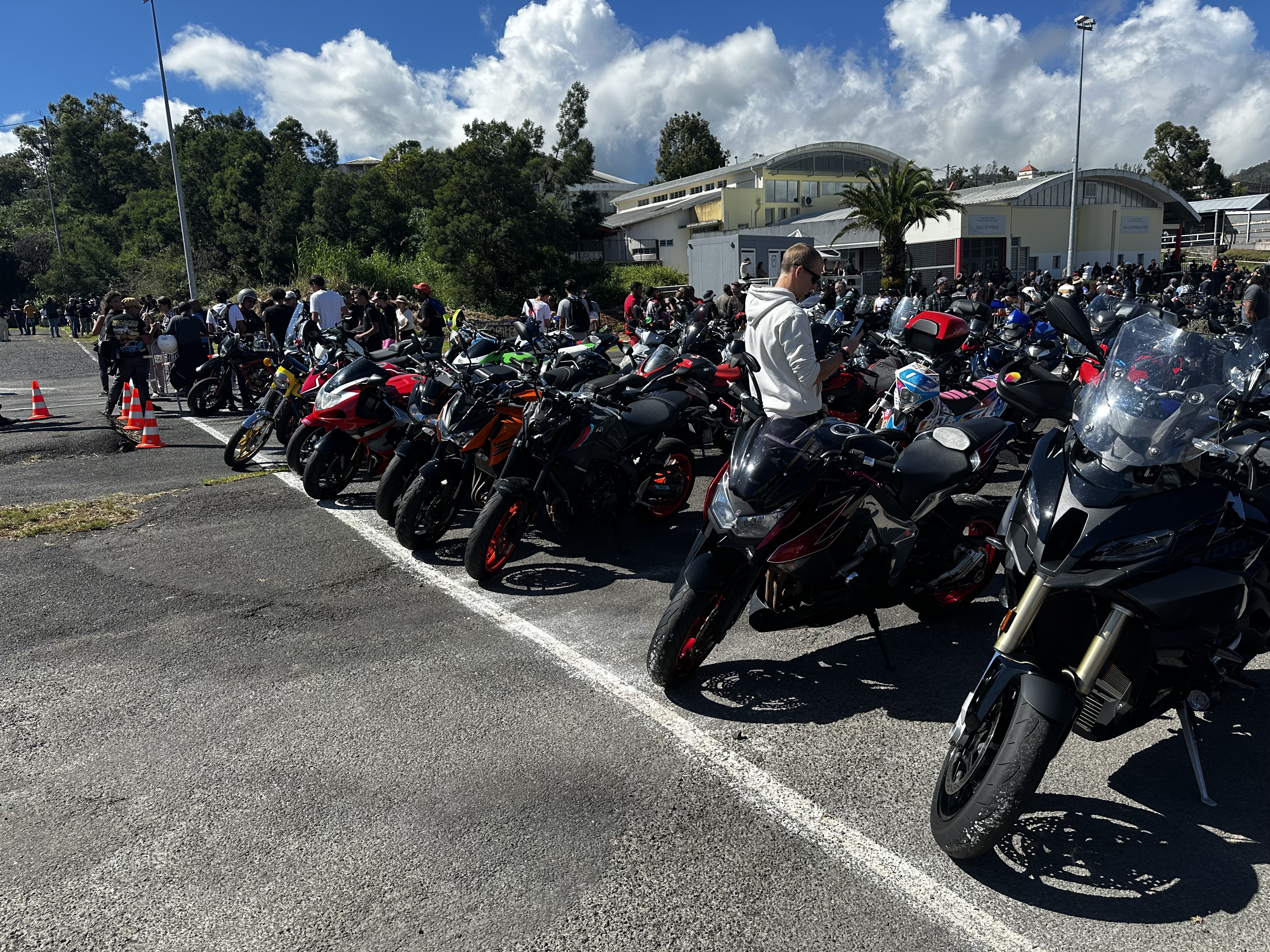 [IMAGES] Messe des motards : 10 000 motards réunis
