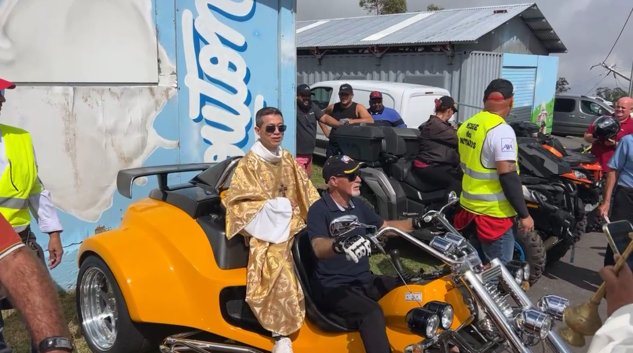 [IMAGES] Messe des motards : 10 000 motards réunis