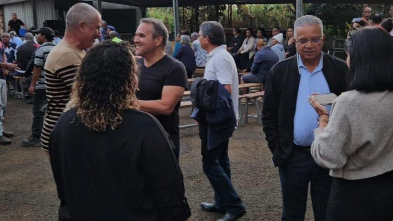 Saint-Paul : Cyrille Melchior et Didier Robert ensemble devant les ...