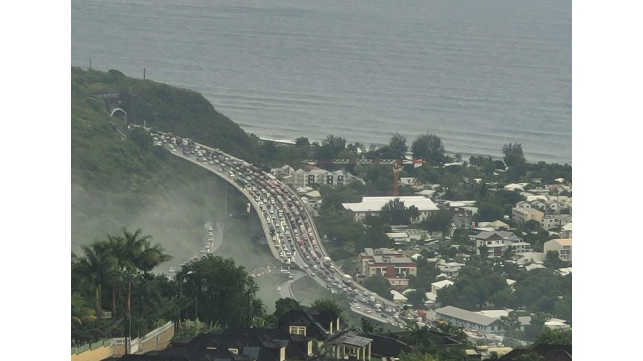 Route des Tamarins : gros embouteillages après un accident